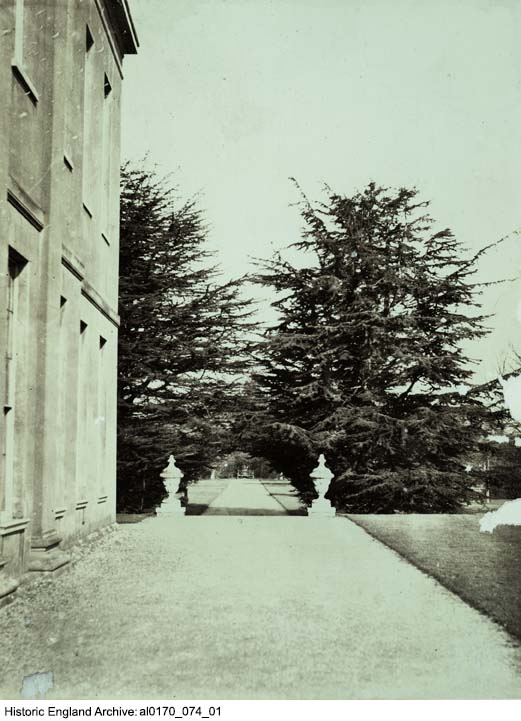 SWALLOWFIELD PARK, Swallowfield - 1000537 | Historic England