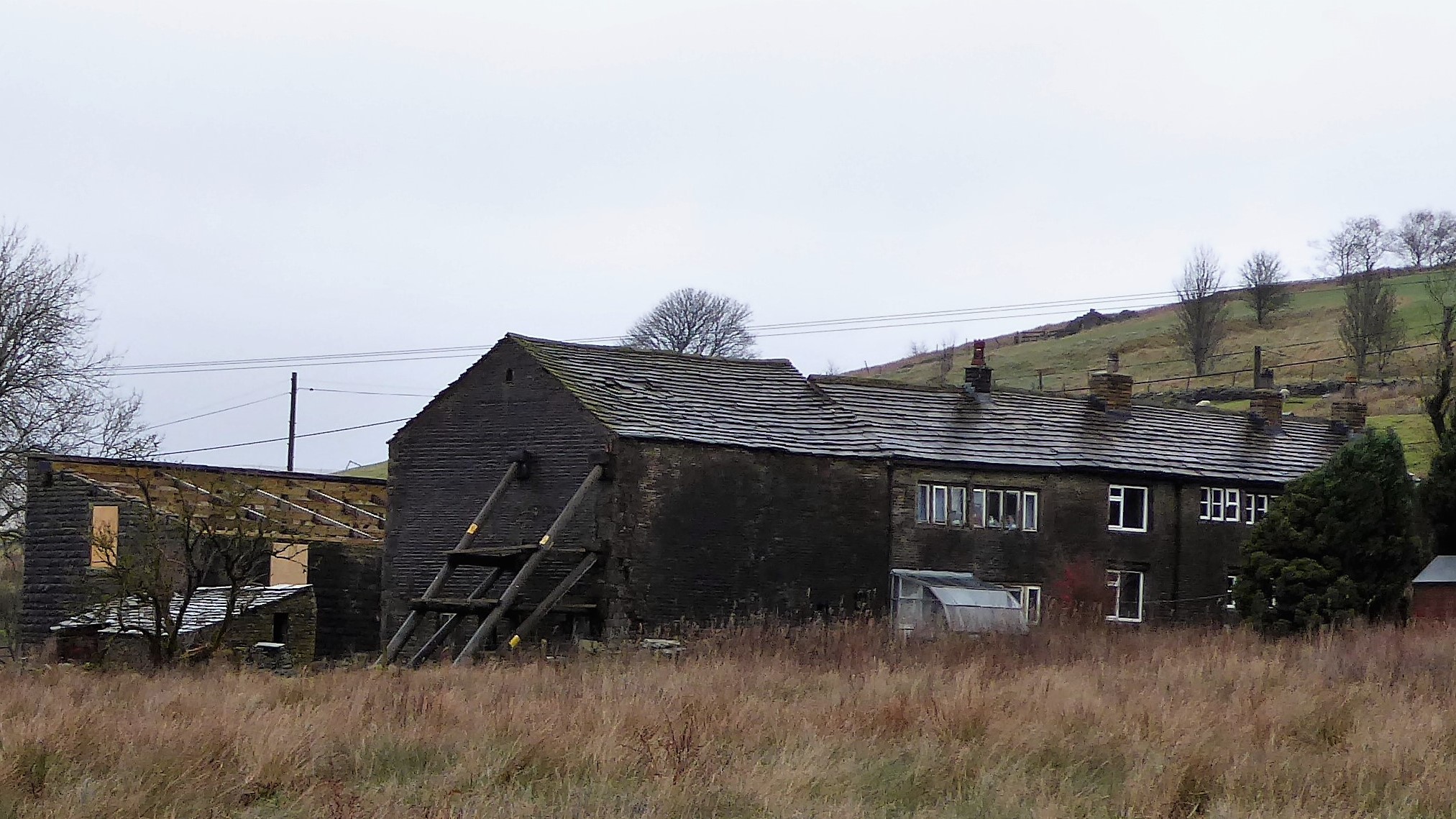 DELPH SLACK FARMHOUSE AND ADJOINING BARN, Saddleworth - 1068138 ...