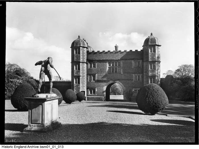 GATEHOUSE WITH WALLS AND SETS OF GATE PIERS ADJOINING TO FRONT OF ...
