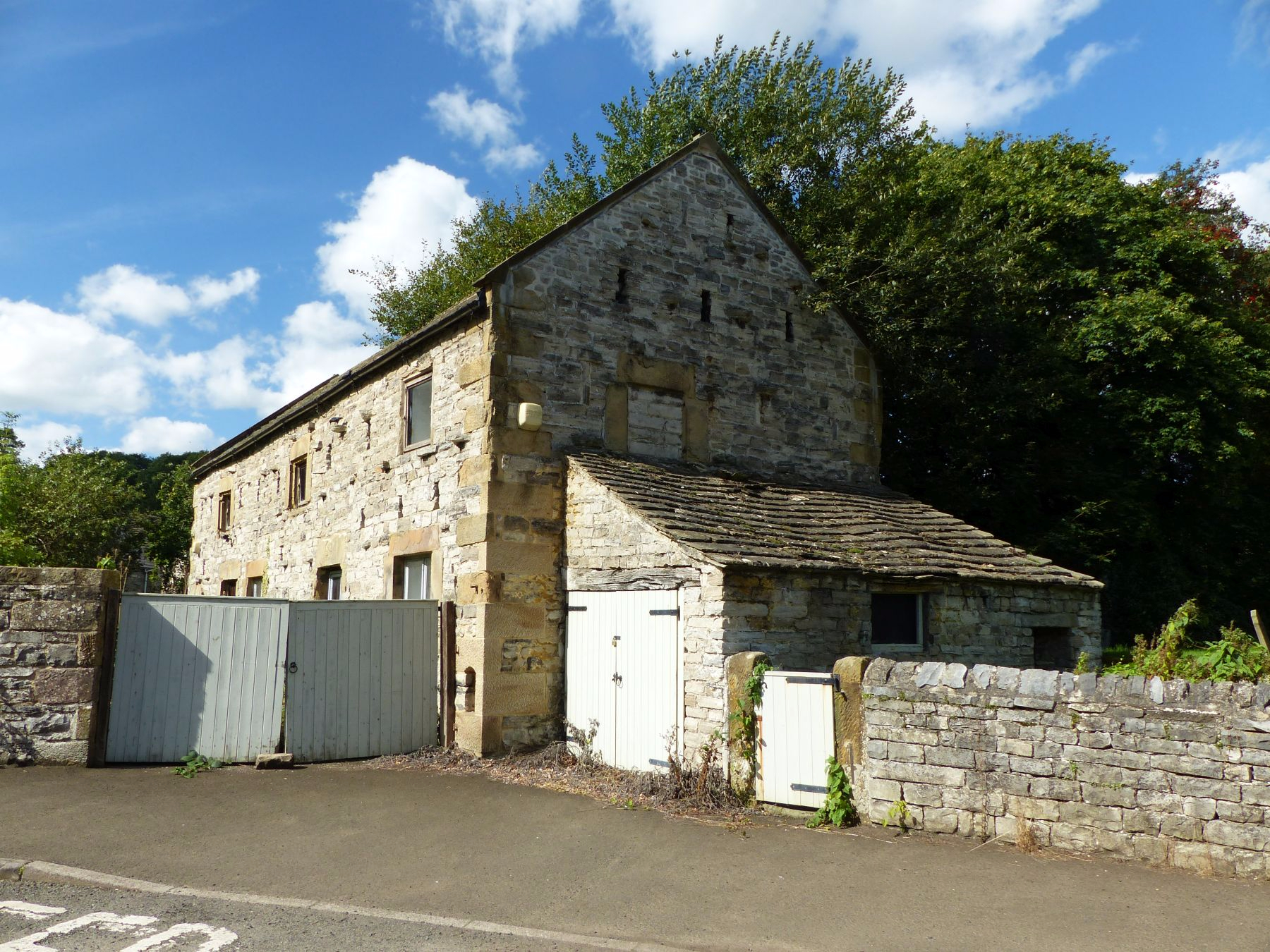 OLD TITHE BARN, Ashford in the Water - 1158592 | Historic England