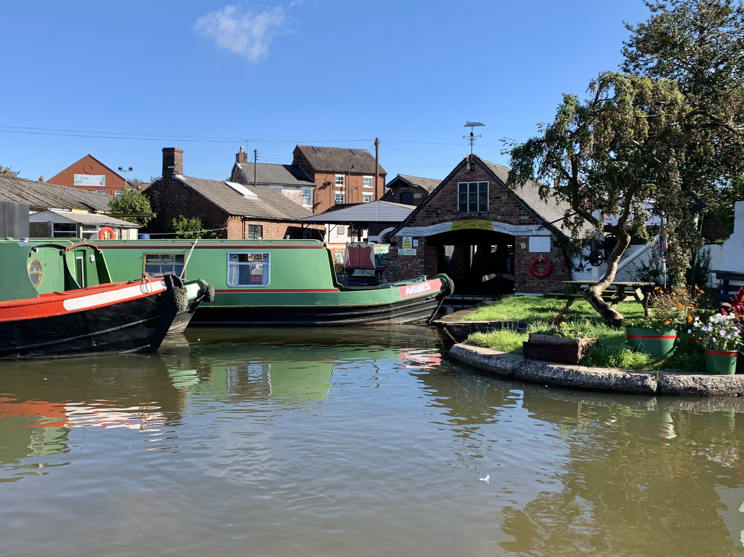 4 BARGE DOCKS AT THE BOATYARD, Stone - 1297476 | Historic England